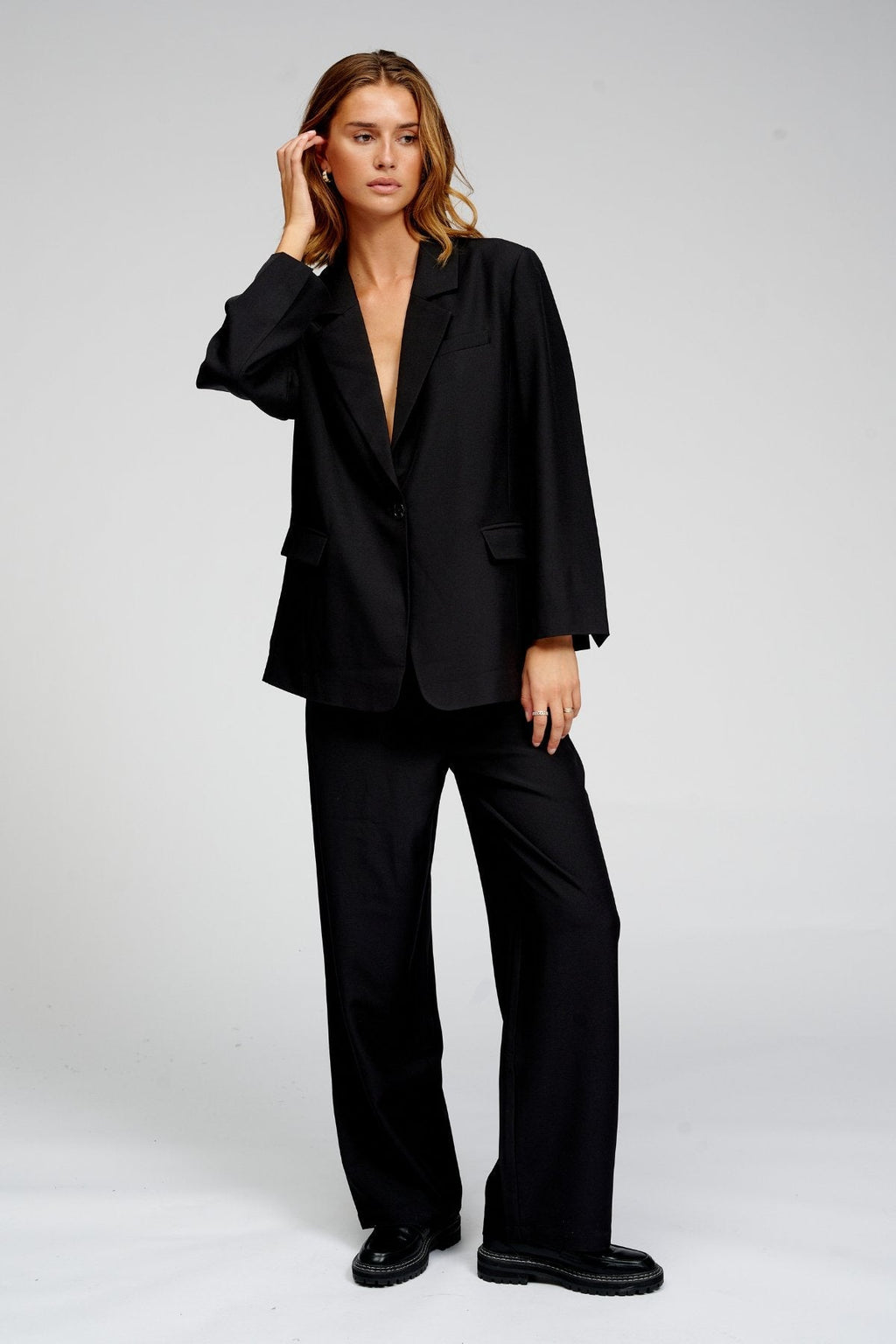 Upgrade Your Wardrobe: Oversized Suit (Black) | TeeShoppen